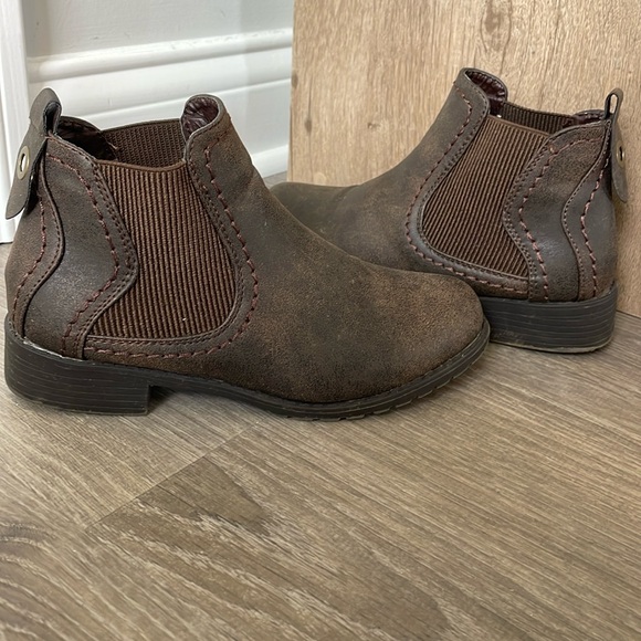 Forever 21 Chelsea Boots